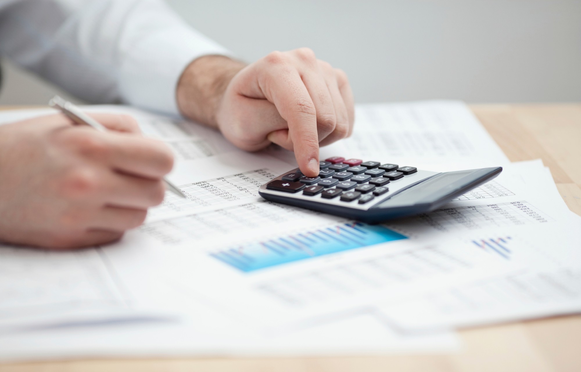 CÓMO MONTAR TU NEGOCIO SI DEPENDES DE TU SALARIO ACTUAL CÓMO MONTAR TU NEGOCIO SI DEPENDES DE TU SALARIO ACTUAL