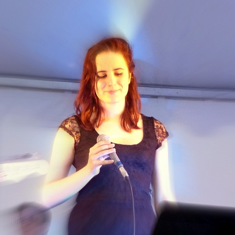 Elena - Chanteuse Pop & Rock à Nantes on Strikingly