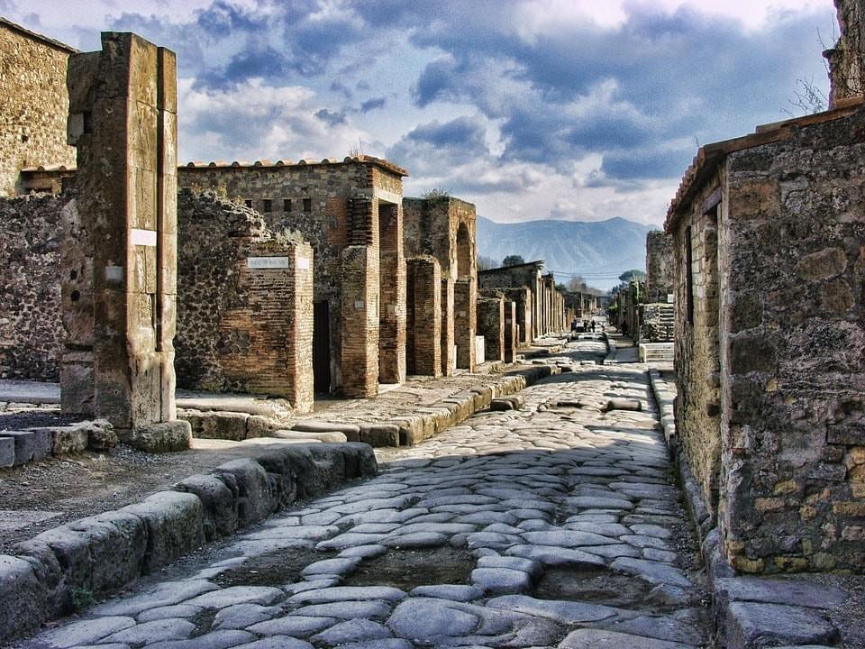 Your Crazy Pompei Tour before the End - POMPEI HISTORY