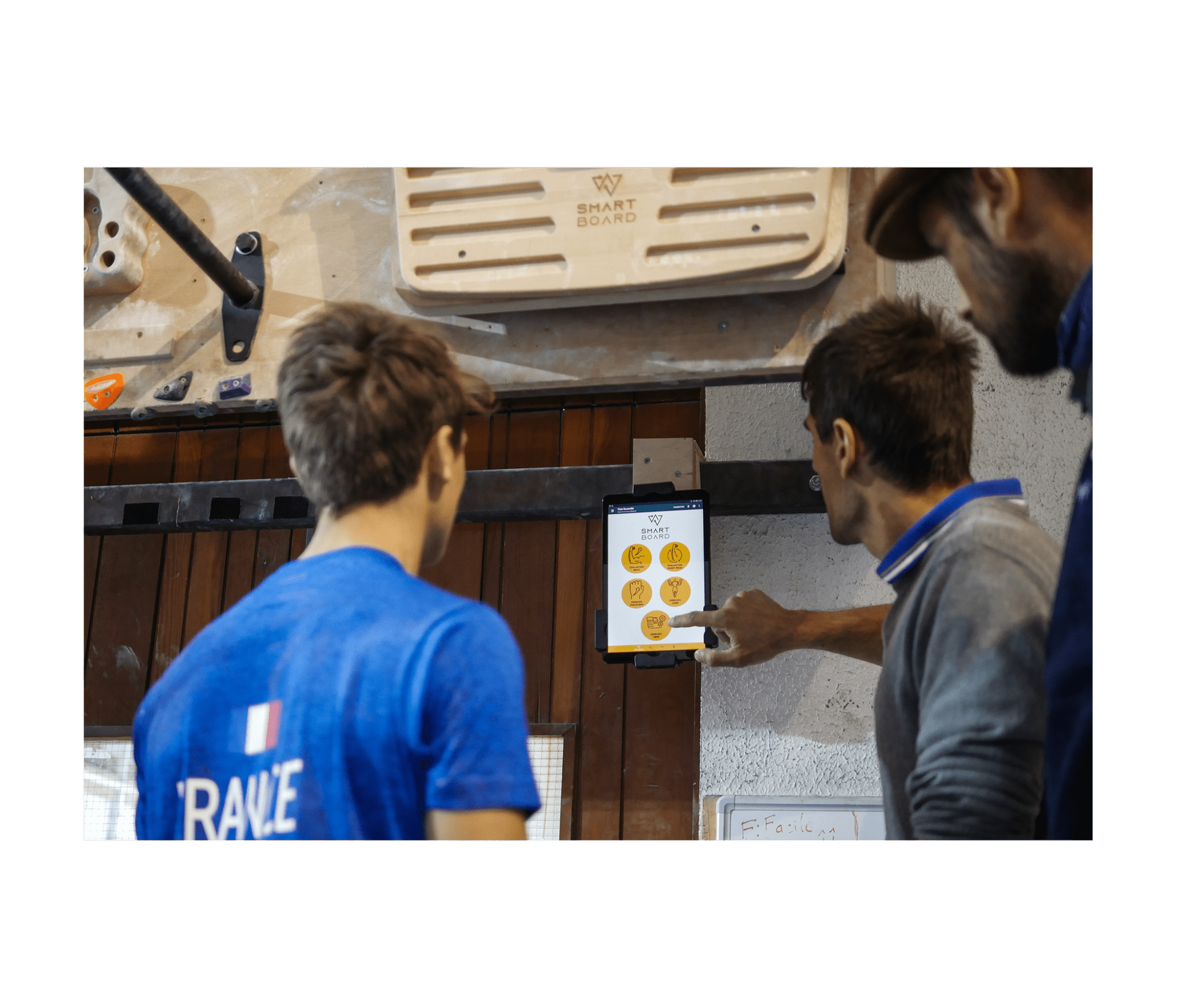 SmartBoard Climbing - Connected hangboard for climbing training
