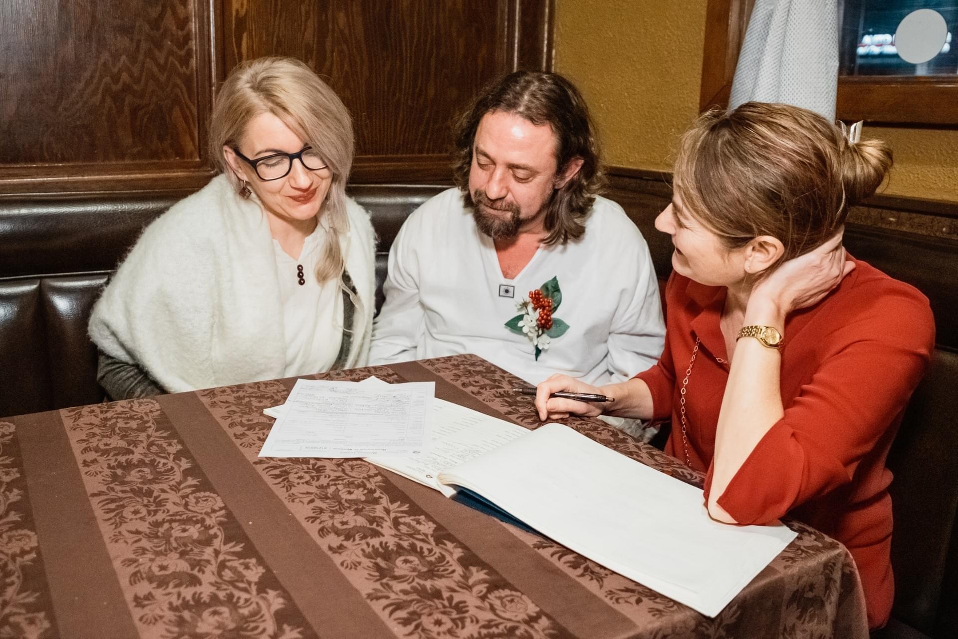 Lisa Hartley - Celebrant - Weddings, Funerals, Baby Blessings, Ceremony