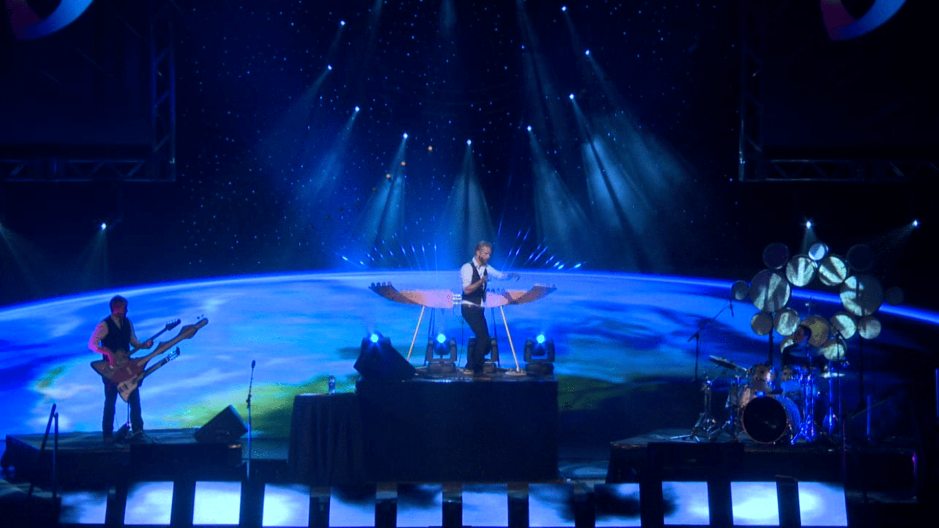 WILLIAM CLOSE & THE EARTH HARP COLLECTIVE