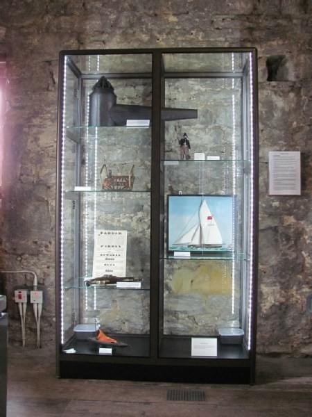 Bespoke Museum Display Cabinets - HDS Showcases offer Bespoke and Stock wall mounted, trophy ...