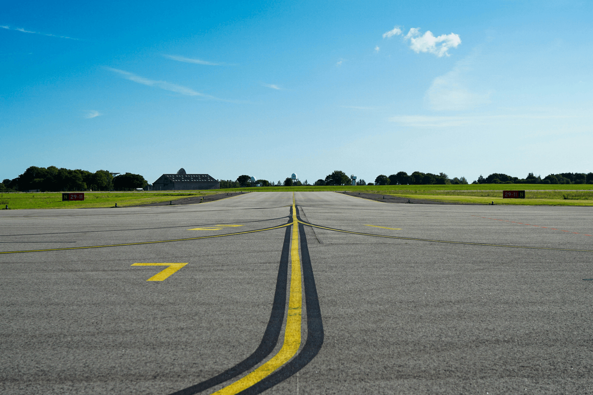 Foggy Runway? How RVR Measurements Save Flights - Blog